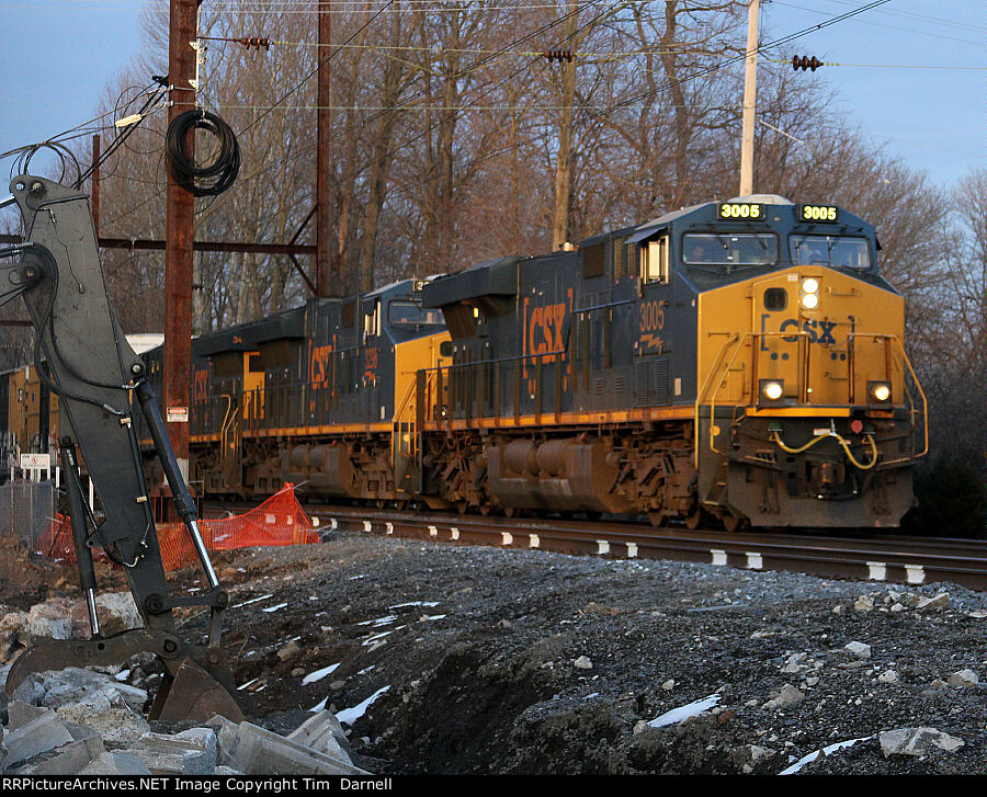 CSX 3005, 3298, 3420 on Q301